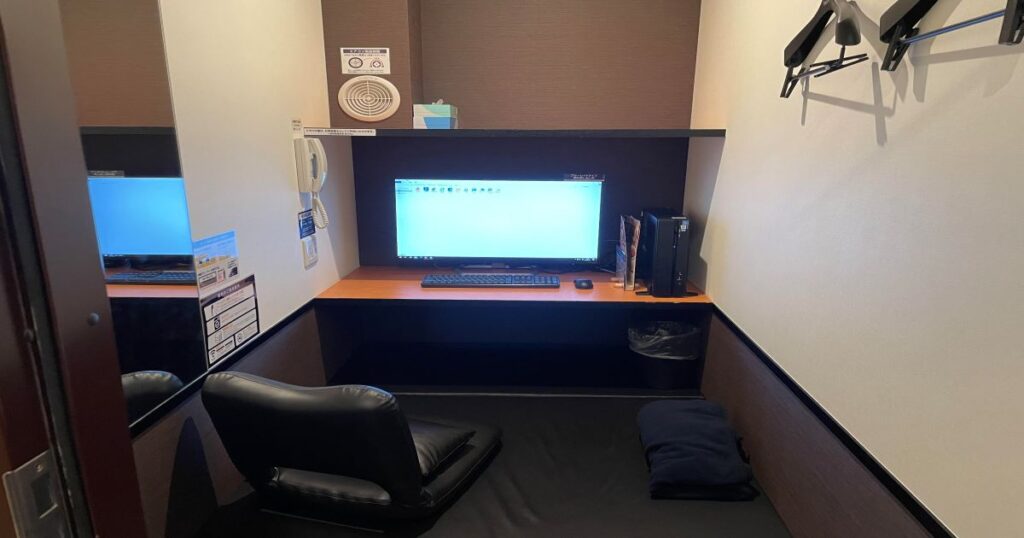 年休に嫁に内緒で快活クラブに行った話【鍵付き完全個室快適すぎ！】 | natsumemo